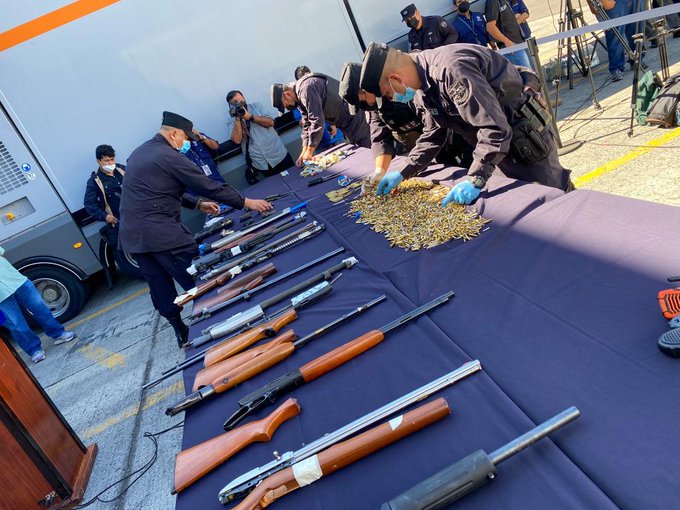 Autoridades incautan armas y municiones en contendor que ingresó a las aduanas - VOCES Diario ...