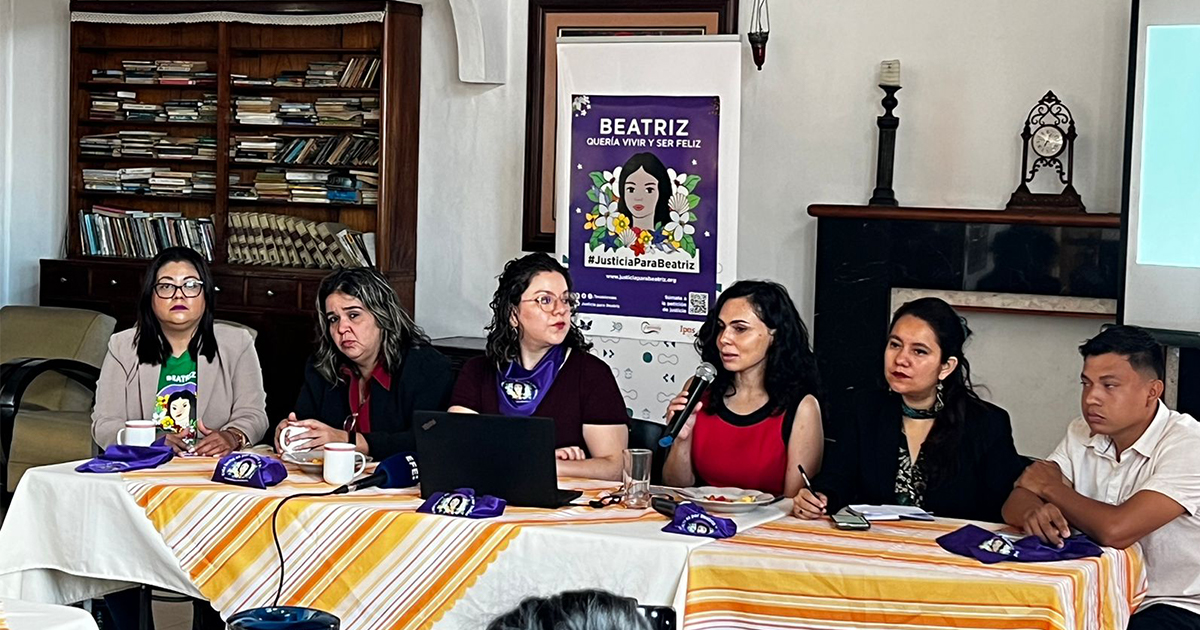 El Estado salvadoreño pone en peligro vida de las mujeres al penalizar ...